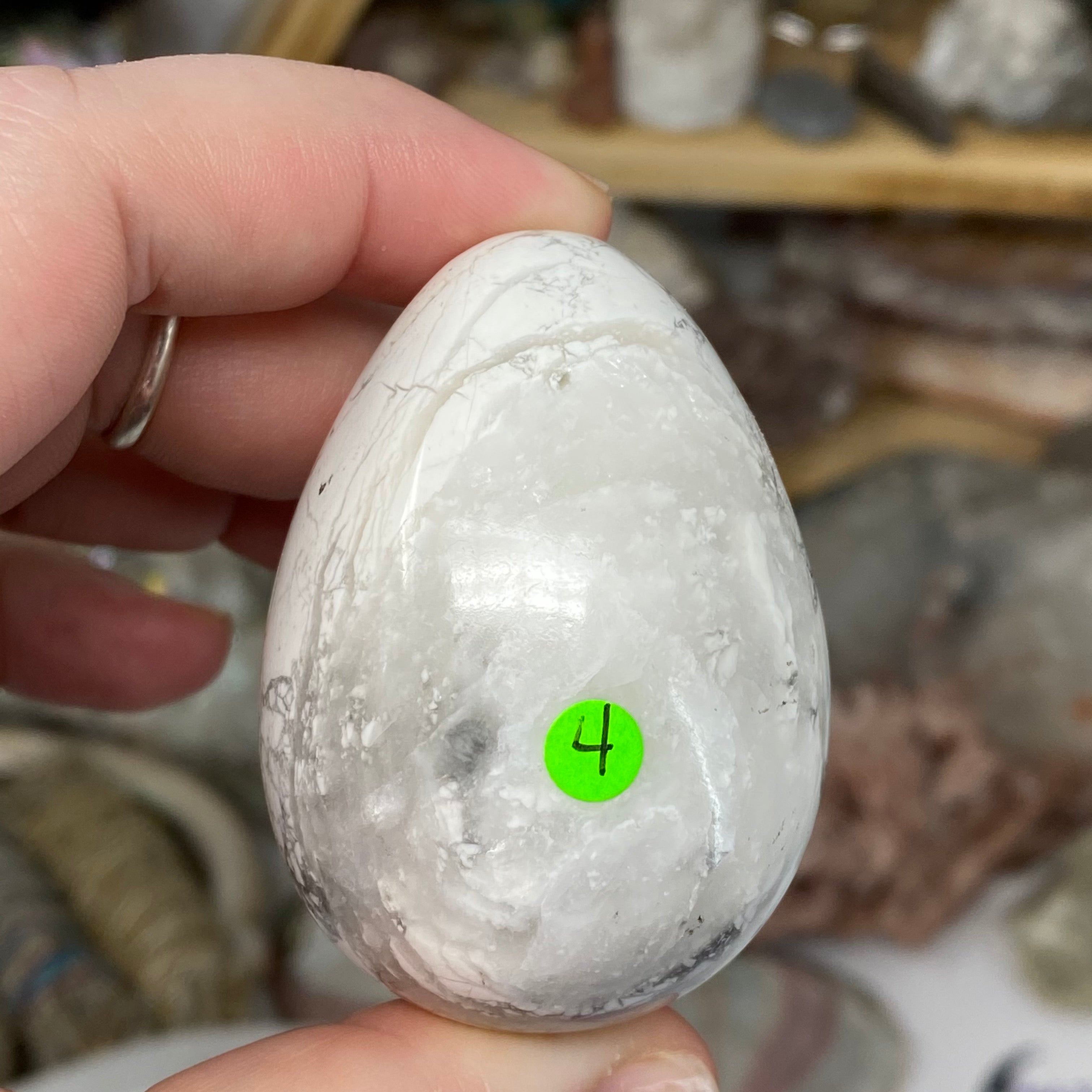 Howlite Egg #04 – Lunula Crystal Dreams